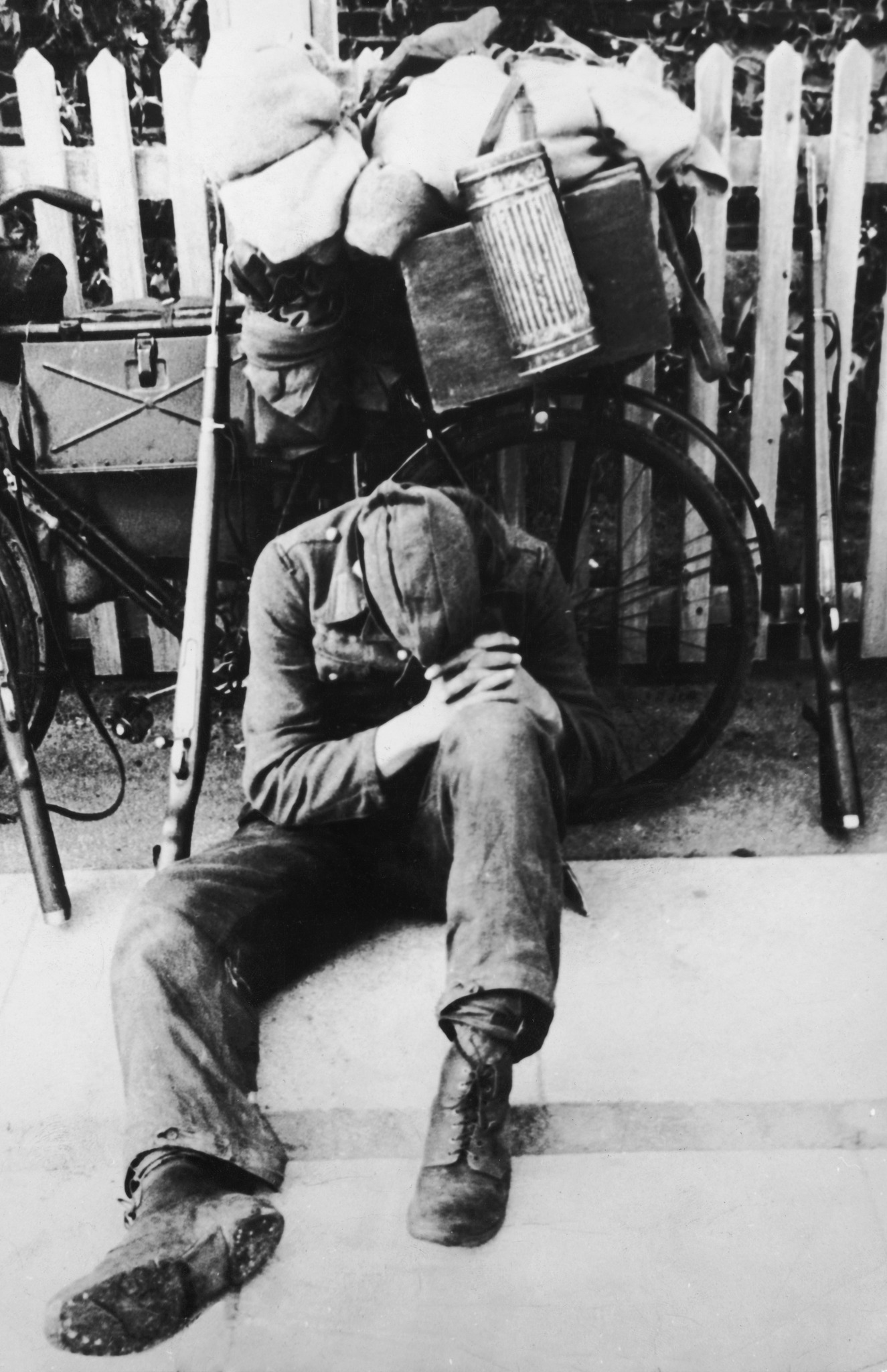 German soldier returns home and finds that his family is no longer ...